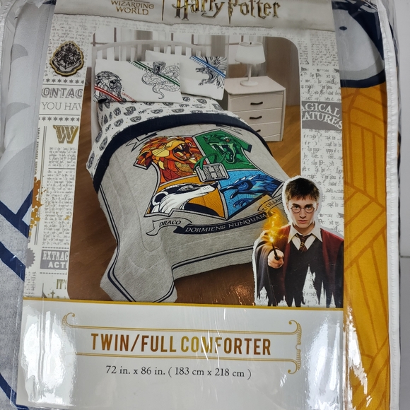 Bedding | Harry Potter Twin Full Comforter Hogwarts Crest New | Poshmark